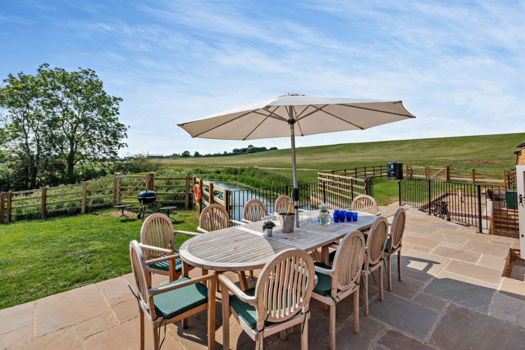 Little Barford Mill, 5 Bed Dog Friendly Holiday Home with Hot Tub