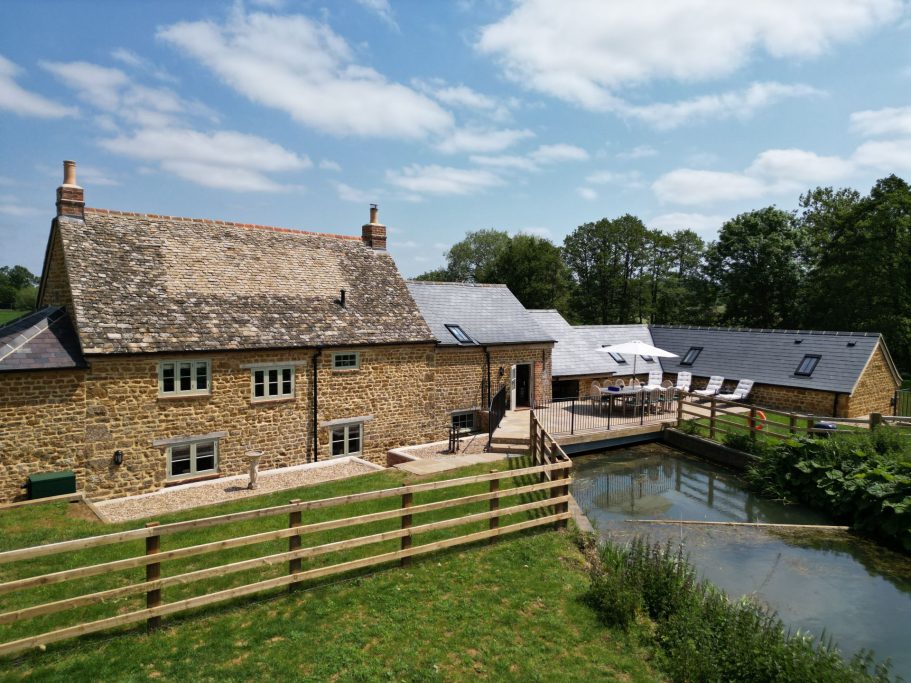 Little Barford Mill, 5 Bed Dog Friendly Holiday Home with Hot Tub