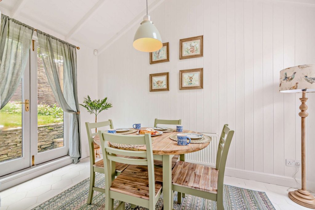 Glebe Cottage, 3 Bed Dog Friendly Cotswold Holiday Cottage near Kingham