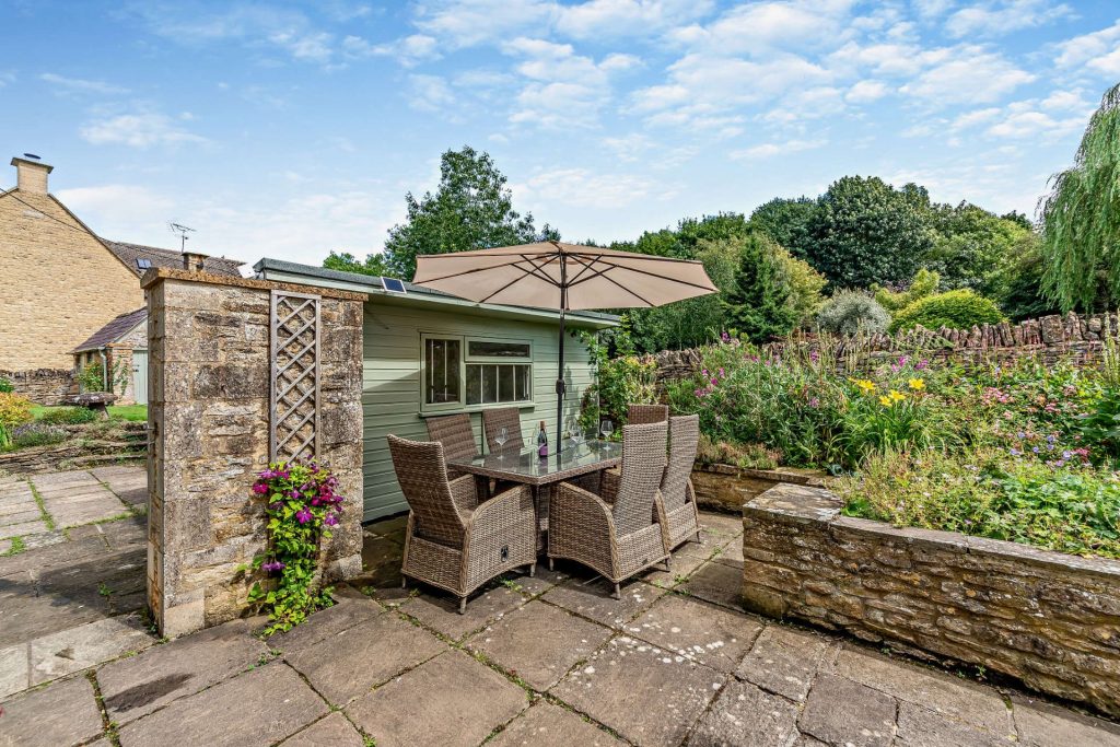 Glebe Cottage, 3 Bed Dog Friendly Cotswold Holiday Cottage near Kingham