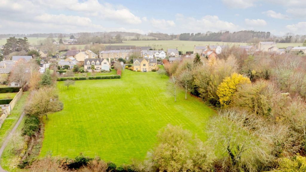 Landgate House, Large 5 Bed Dog Friendly Cotswold Holiday Cottage