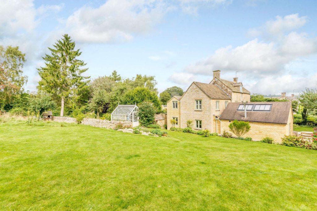 Laurel Tree Cottage, 6 Bedroom Cotswold Holiday Cottage