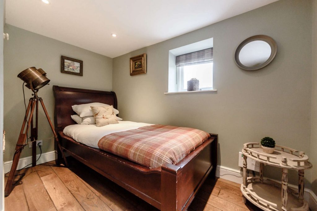 Laurel Tree Cottage, 6 Bedroom Cotswold Holiday Cottage