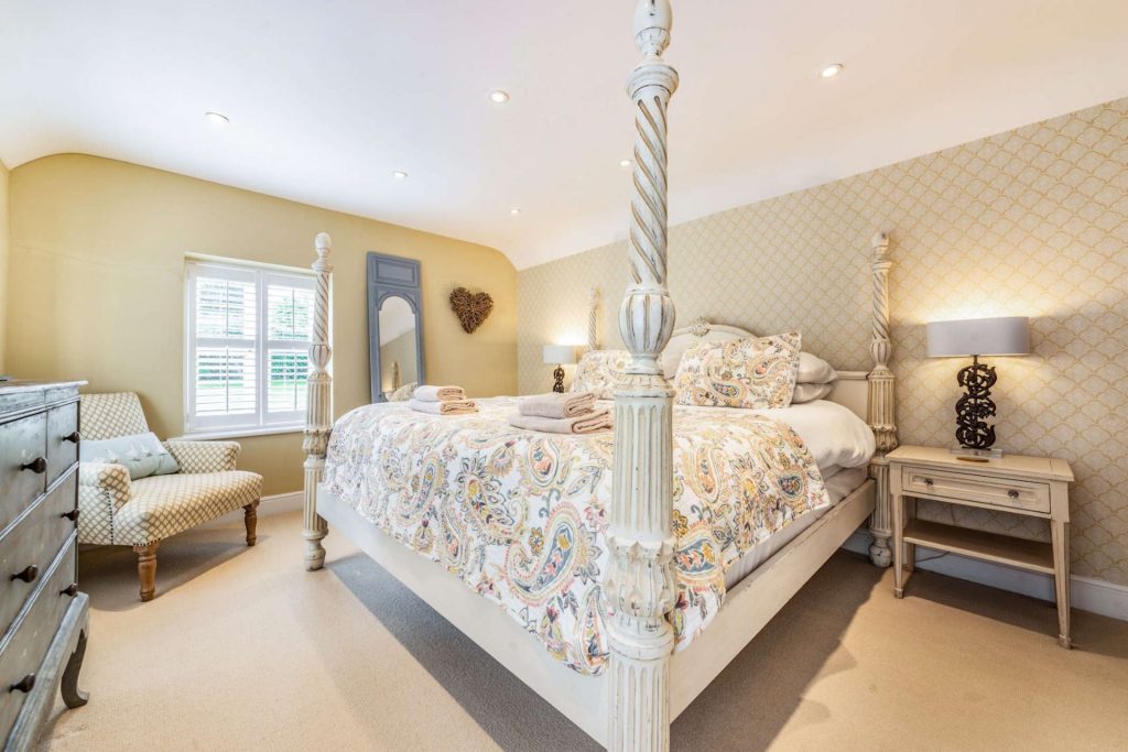 Laurel Tree Cottage, 6 Bedroom Cotswold Holiday Cottage
