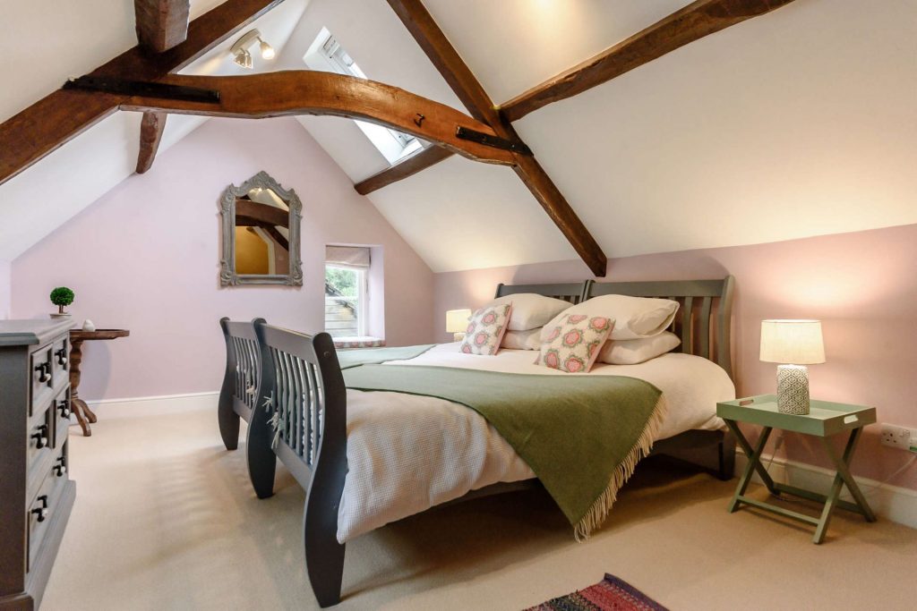 Laurel Tree Cottage, 6 Bedroom Cotswold Holiday Cottage