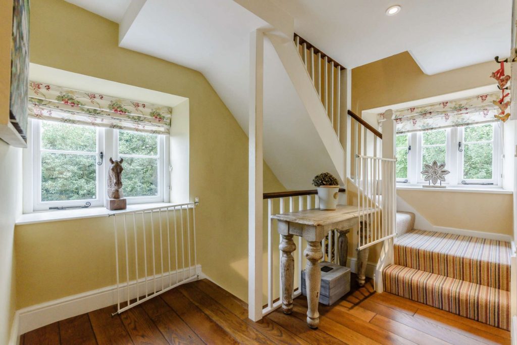 Laurel Tree Cottage, 6 Bedroom Cotswold Holiday Cottage