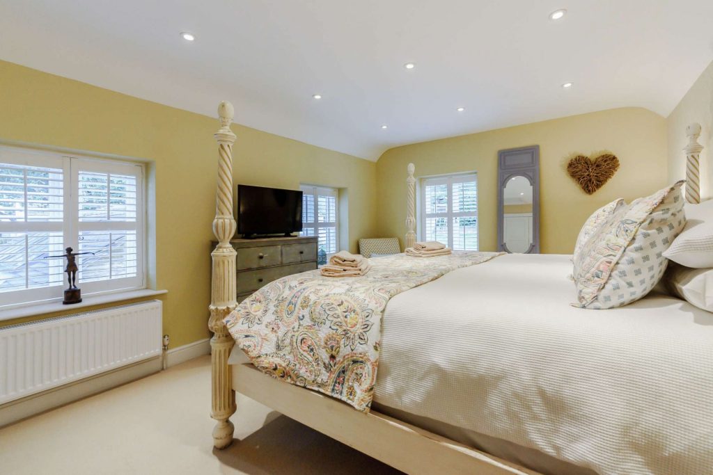 Laurel Tree Cottage, 6 Bedroom Cotswold Holiday Cottage