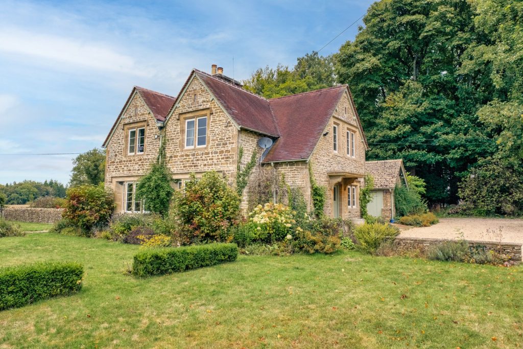 Cotswold Cottage, Large Dog Friendly Holiday Home near Cirencester